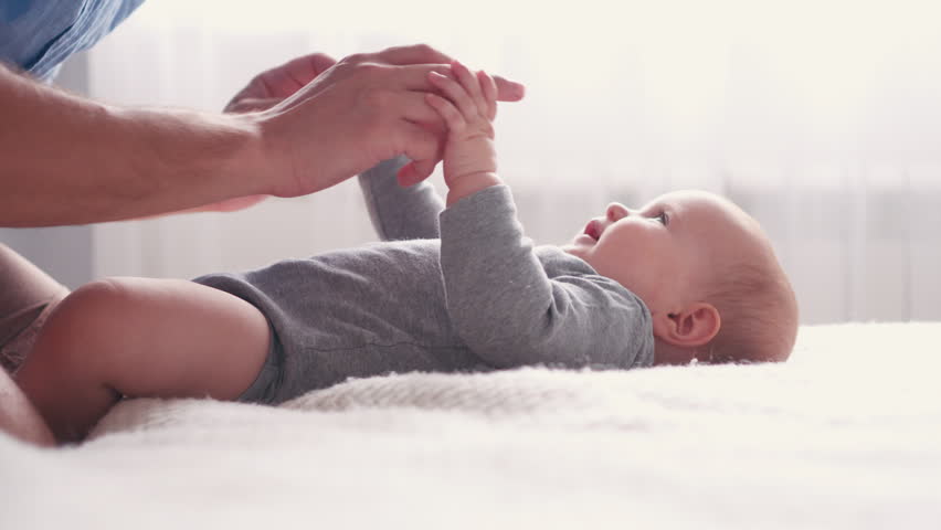 Hands Tickling Cute Little Baby Vidéos de stock (100 % libres de droit ...