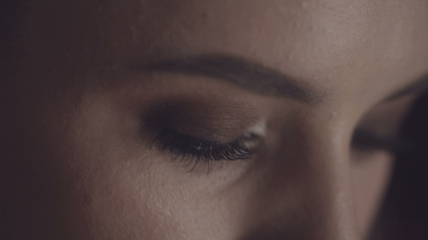 Flickering Lights Eyes Closed | Shelly Lighting