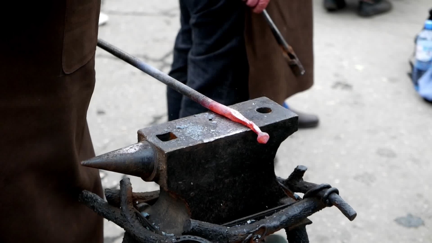 Blacksmith working on the Anvil image - Free stock photo - Public ...