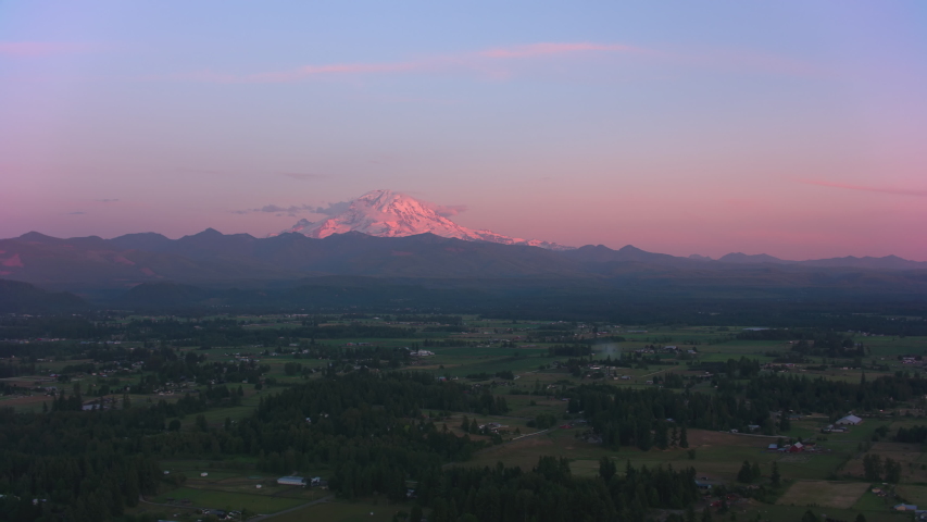 Scenic view of peak of Mount Rainier, Washington image - Free stock ...