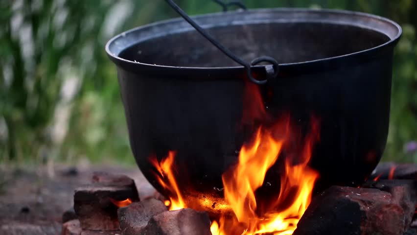 Picnic Fire Under a Cauldron วิดีโอสต็อก (ปลอดค่าลิขสิทธิ์ 100% ...
