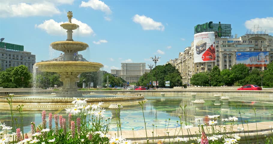 BUCHAREST, ROMANIA - JUNE 15, 2016: Union Square Fountain And House Of ...