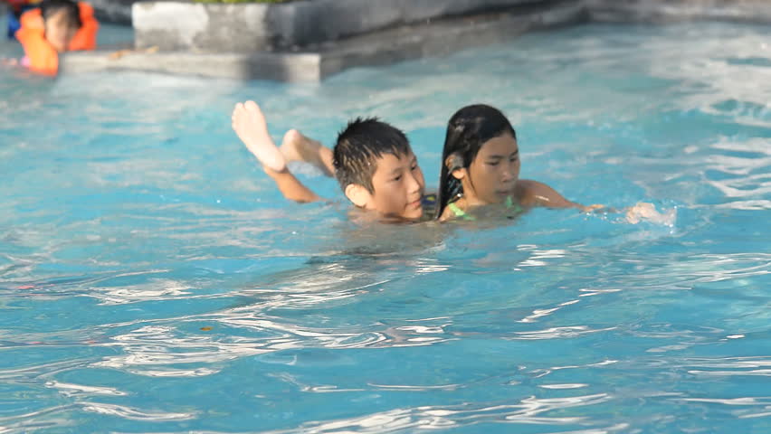 Teen Girls Swim In Circle (In Ocean) With Gopro Stick, They Capture ...